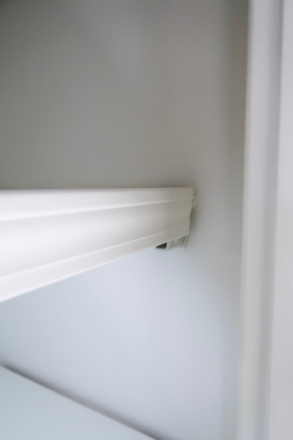 DIY White Wire Shelf Covers: No Cut, Nail, Paint! | Porch Daydreamer